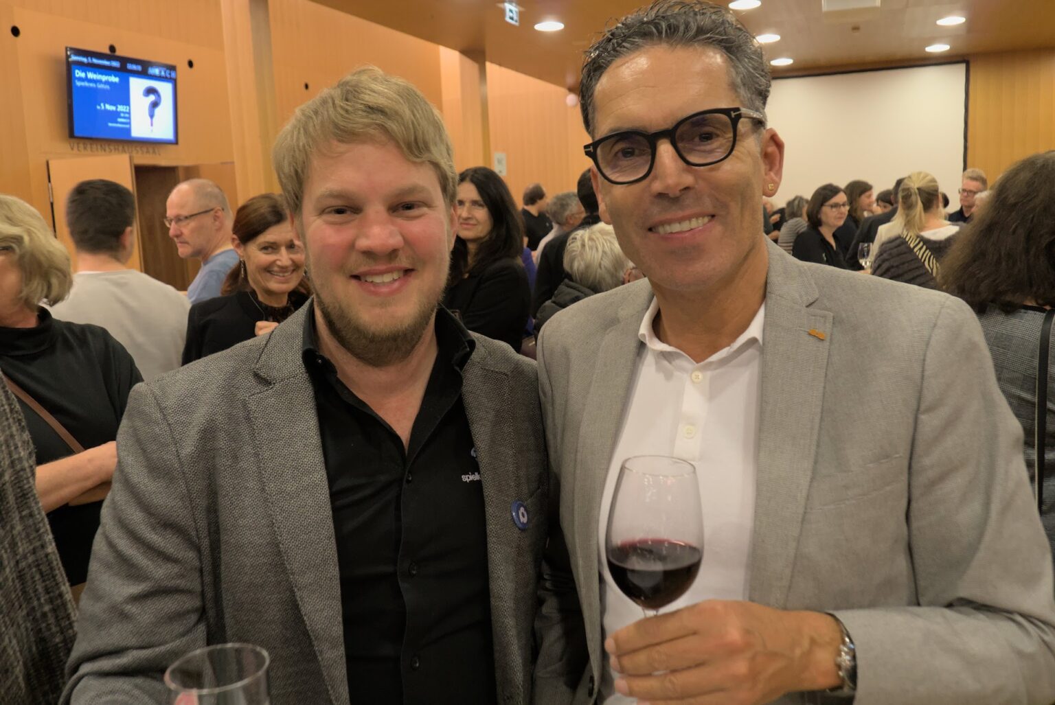 Ausverkaufte Premiere von Vögels Weinprobe des Spielkreis Götzis | gsi.news