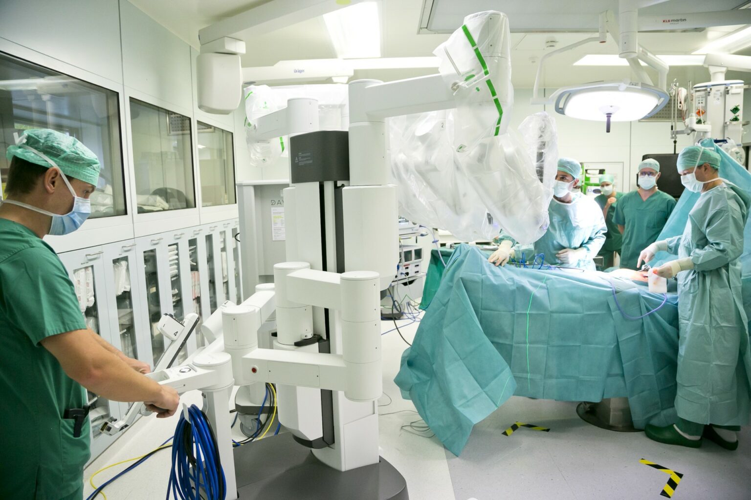 Neuer OP-Roboter am LKH Bregenz heißt "Da Vinci" | gsi.news